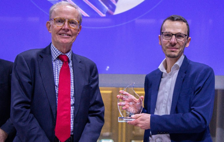 Olivia Détroyat et Eric Albert, lauréats du Prix Meilleur article ...